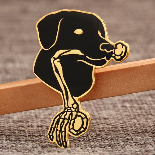 How to train the qualified guide dogs | EnamelPins.com